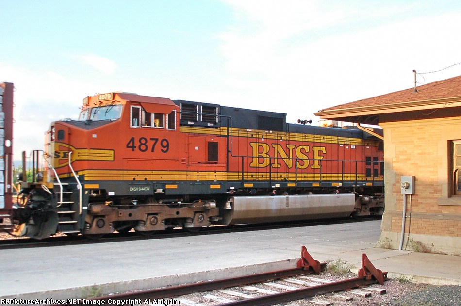 BNSF 4879